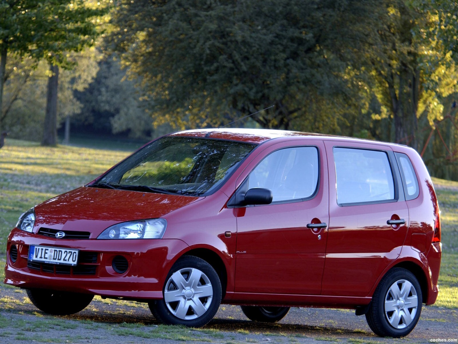 Fotos de Daihatsu YRV 2001