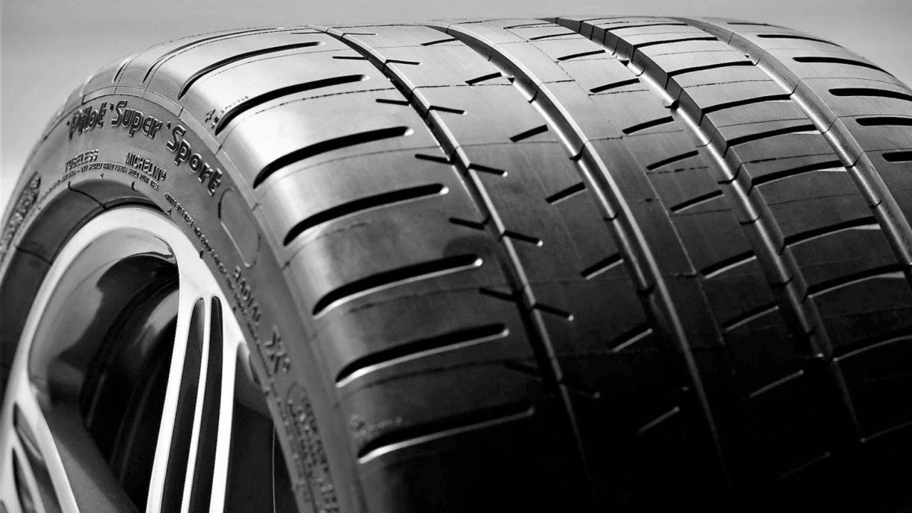 ¿Qué tipos de neumáticos existen para nuestro coche?