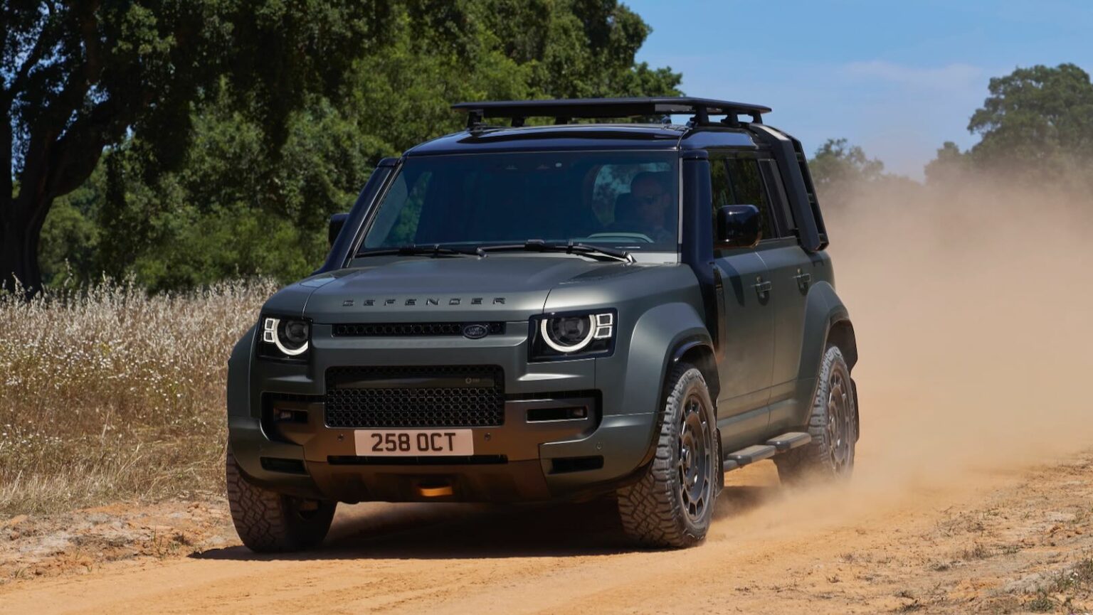 Land Rover Defender OCTA, llega el alto rendimiento todoterreno